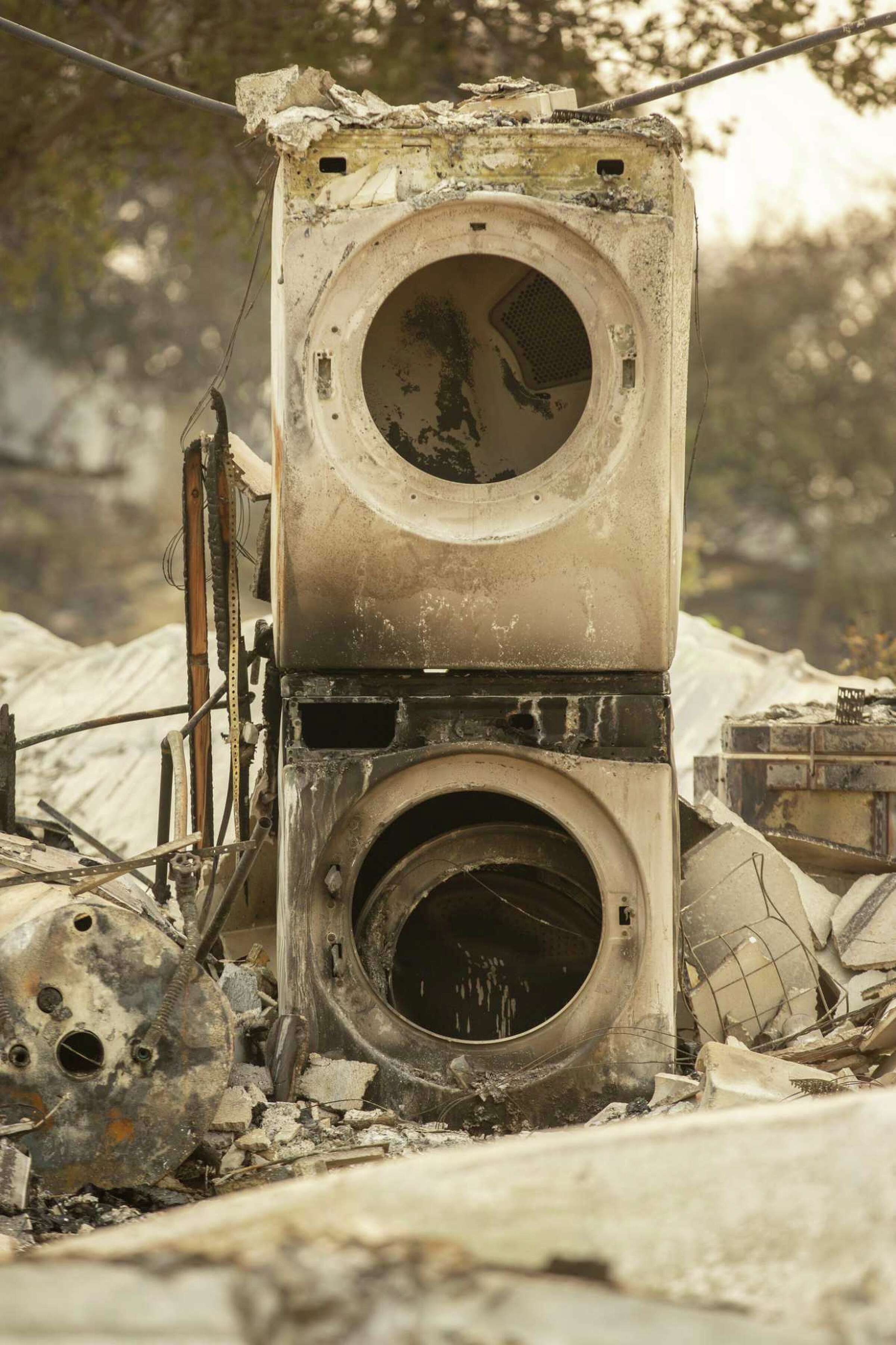 Carr Fire kills two firefighters near Redding, destroys 500 structures