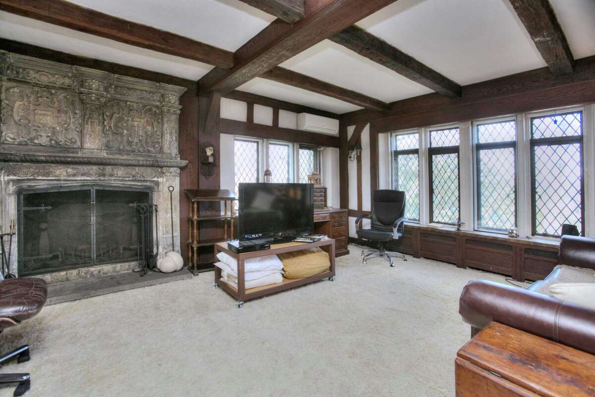 On the Market / Grand stone Westport mansion an artist’s home