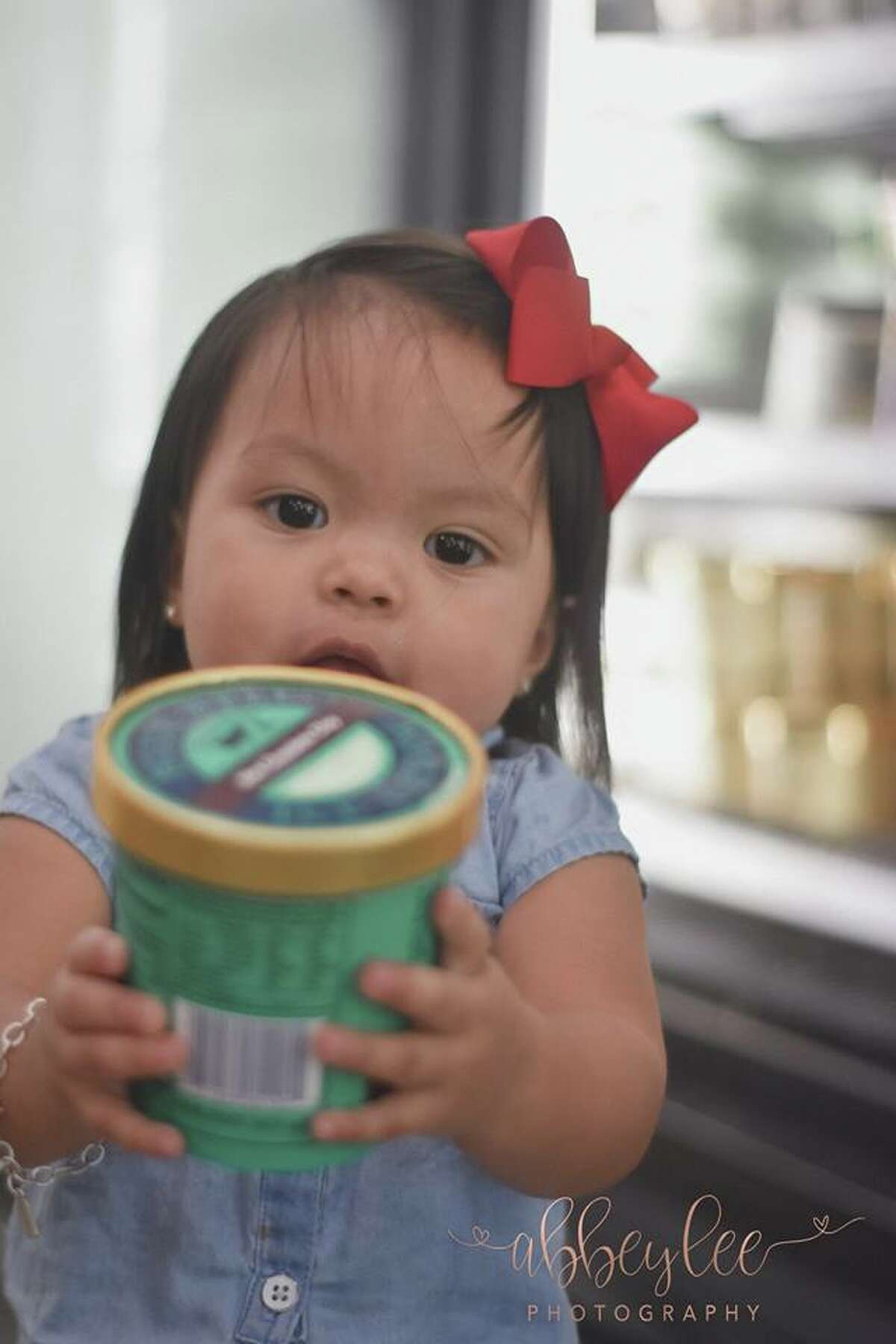 Texas man creates 3-foot-long Whataburger-themed mum