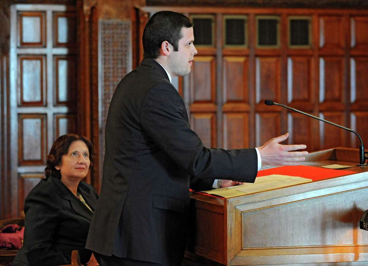 Albany prosecutor resigns, will become public defender