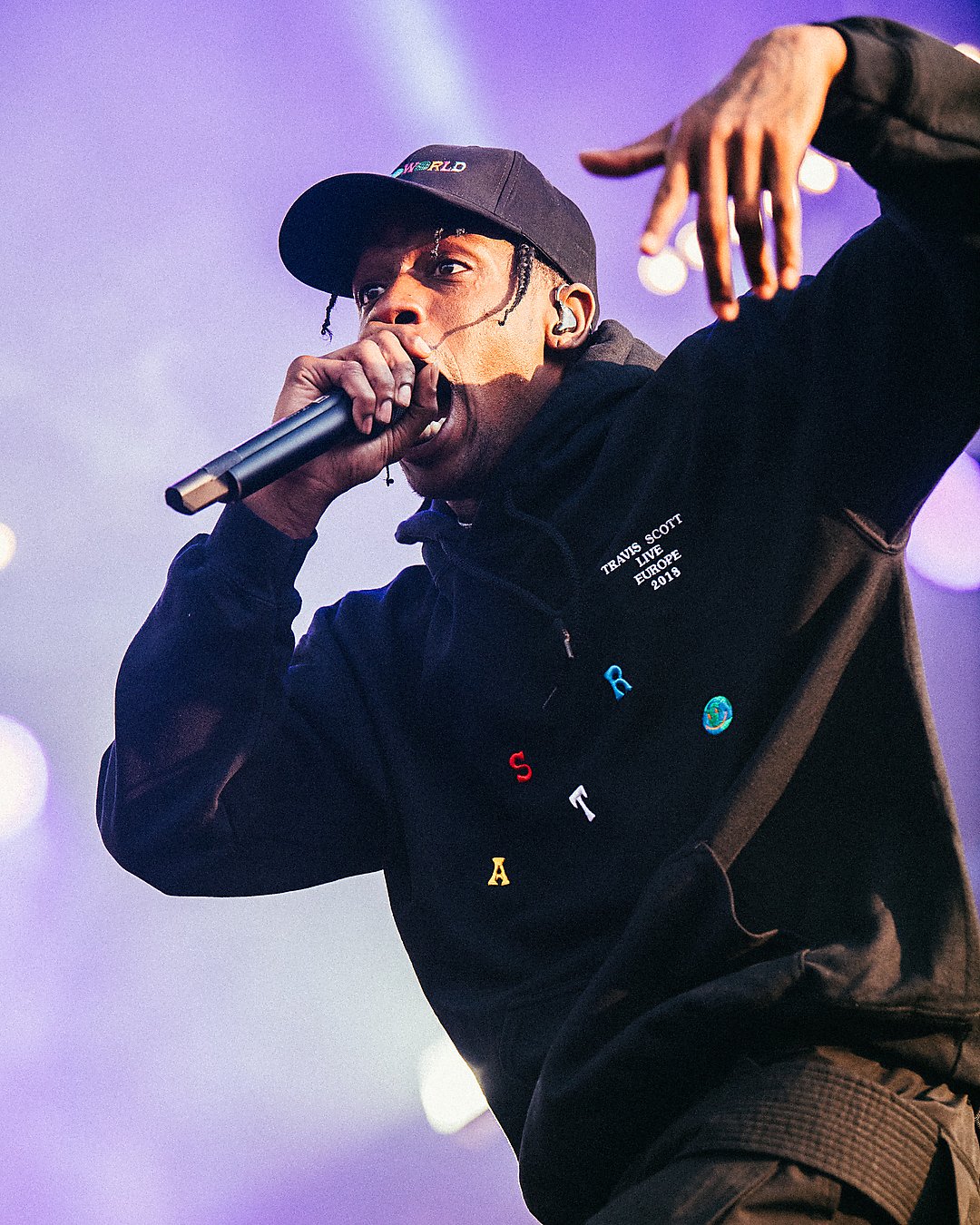 Travis Scott is giving away $100,000 to pretty much anyone willing to ...