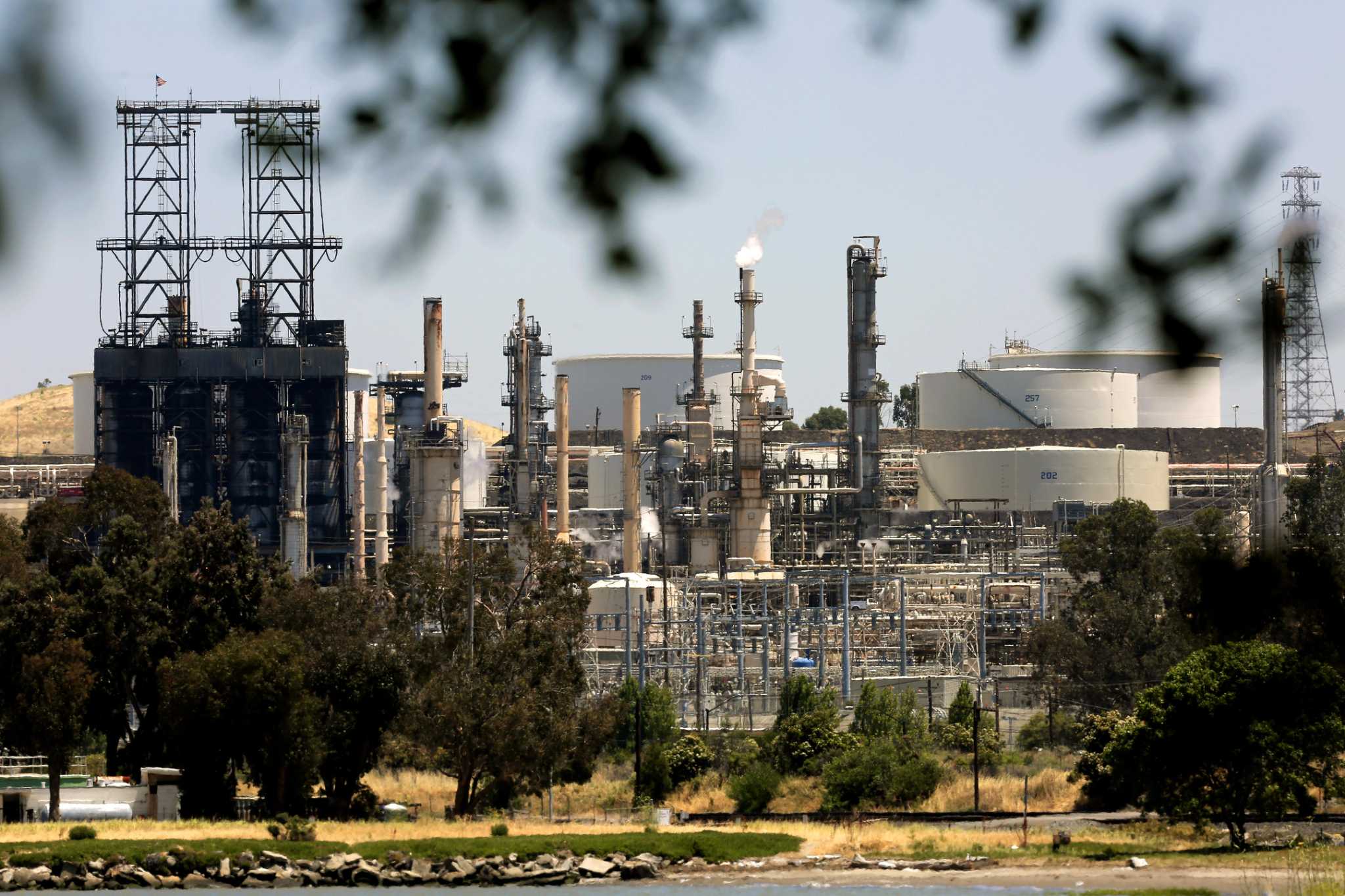 Refiners rake in big profits — for now