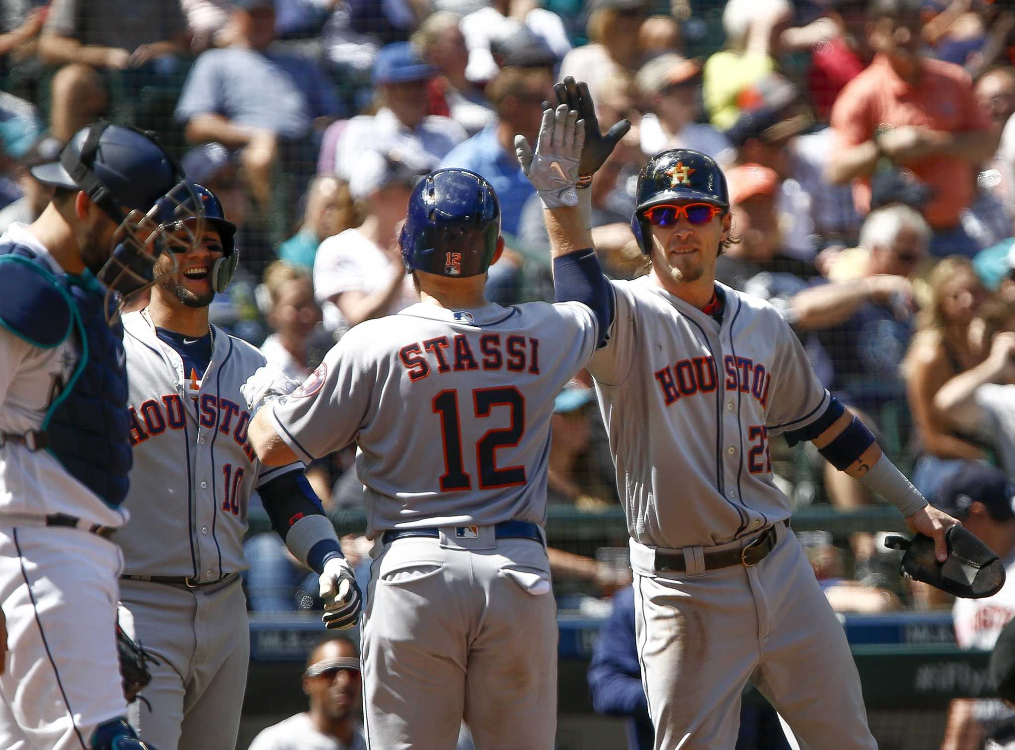 Minus star trio, Astros blast Mariners to stretch West lead to 5