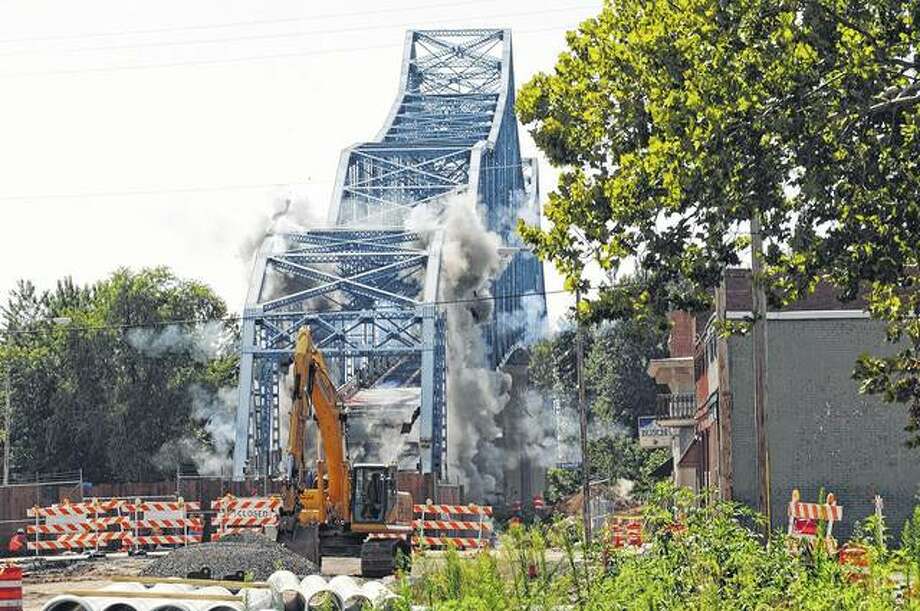 VIDEO: Going, going, gone: Portion of old Meredosia bridge brought down ...