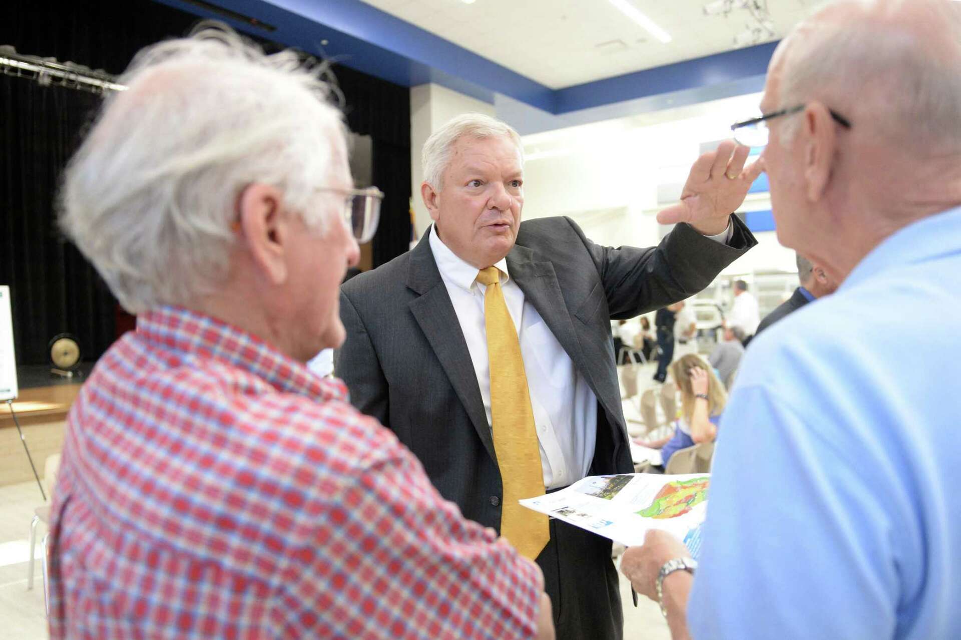 Harris County relies on contractors, commissioners rely on their cash
