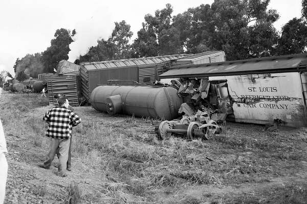 Photos of the great Peninsula train derailment of 1953 rediscovered ...