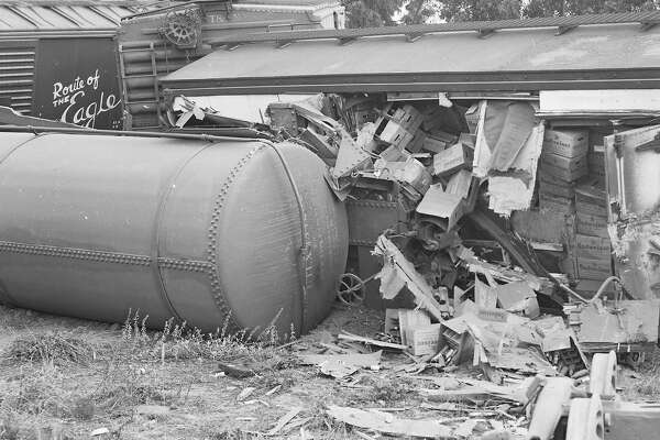 Photos of the great Peninsula train derailment of 1953 rediscovered ...