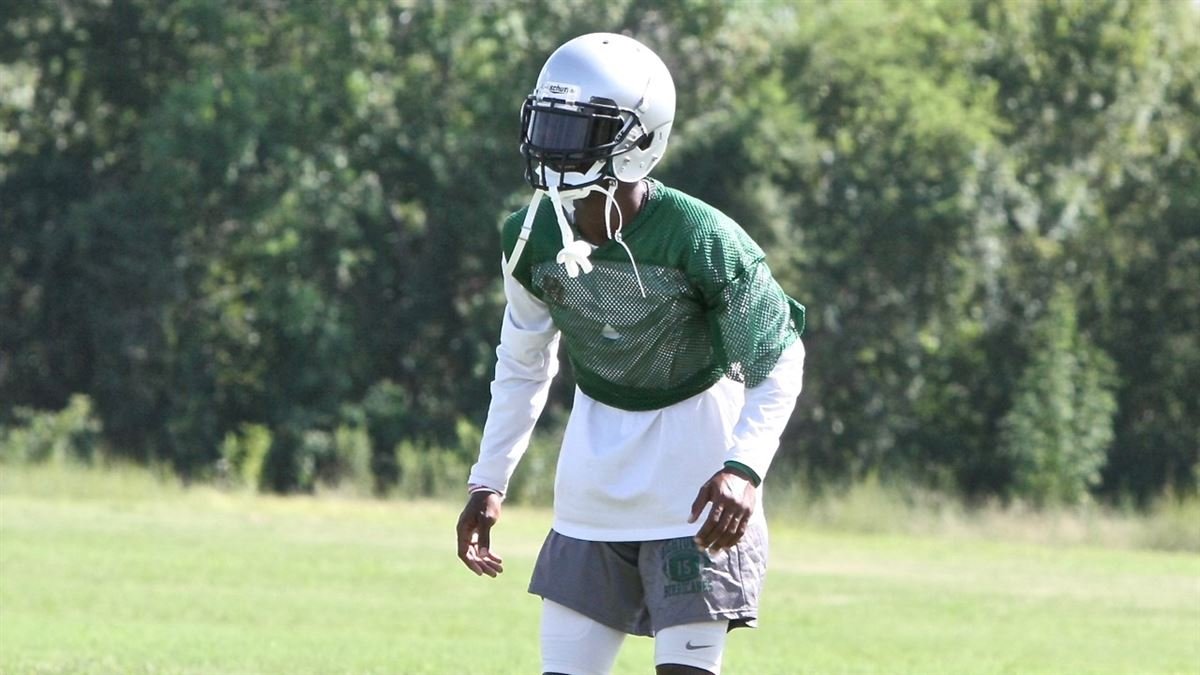 UH picks up pledge from Hightower CB Isaiah Essissima