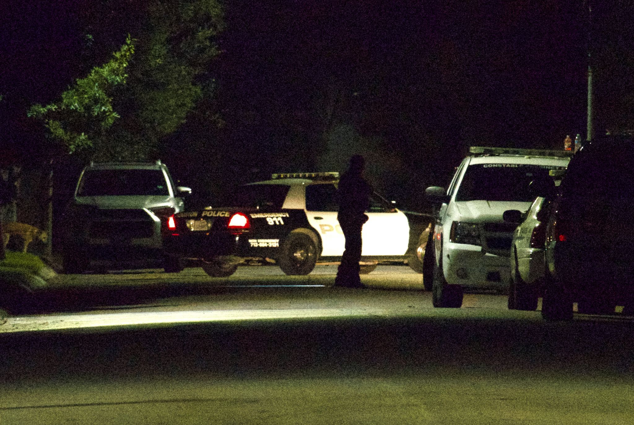 SWAT team clears Westbury home of doctor's accused killer after false ...