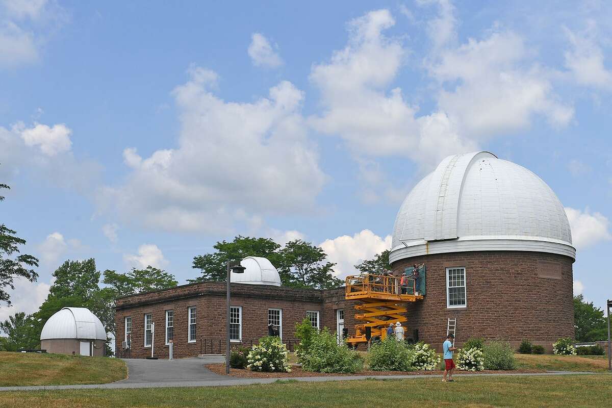 Sundial sculpture installed on Wesleyan's Van Vleck Observatory in ...
