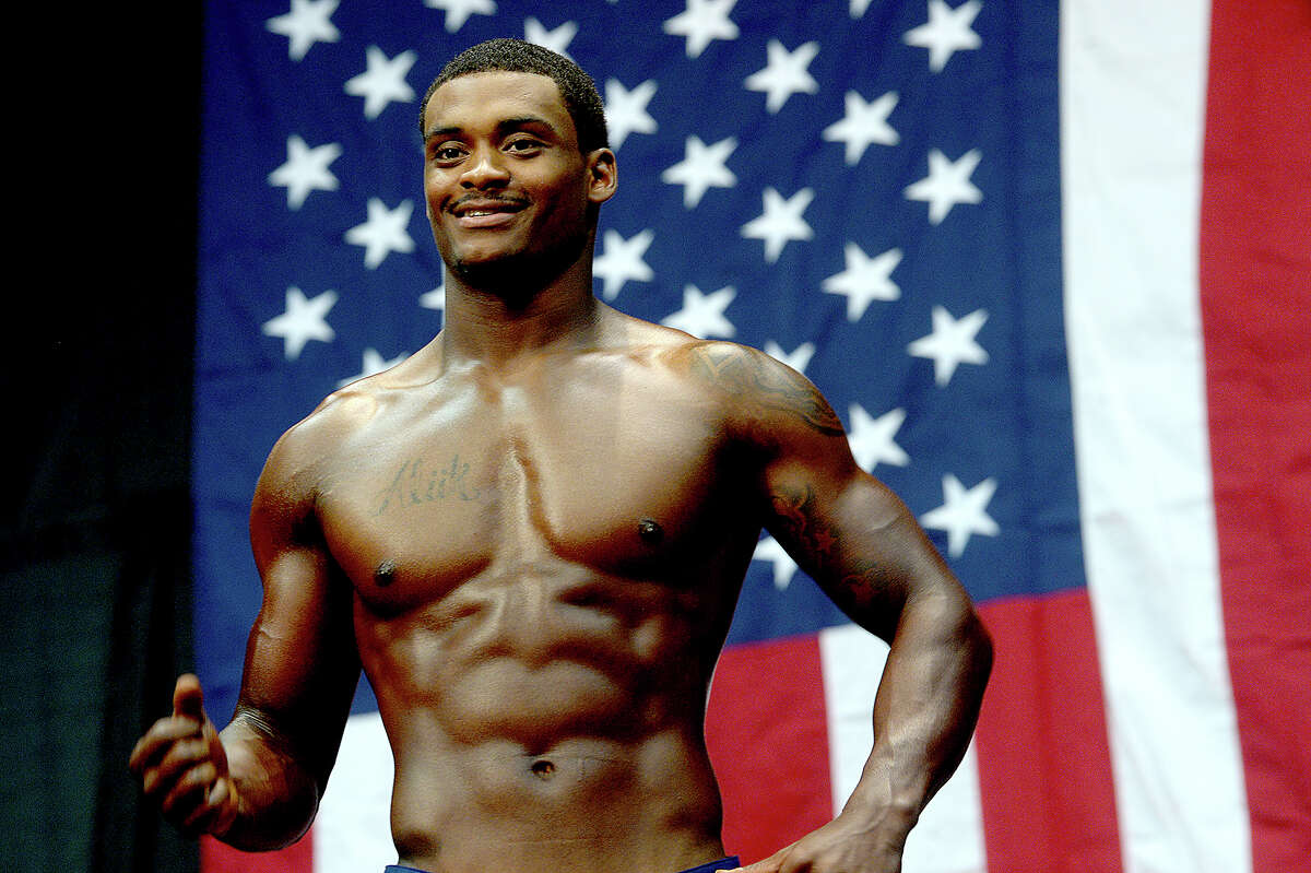 Photos: Bodybuilders show their strengths at Global Championships