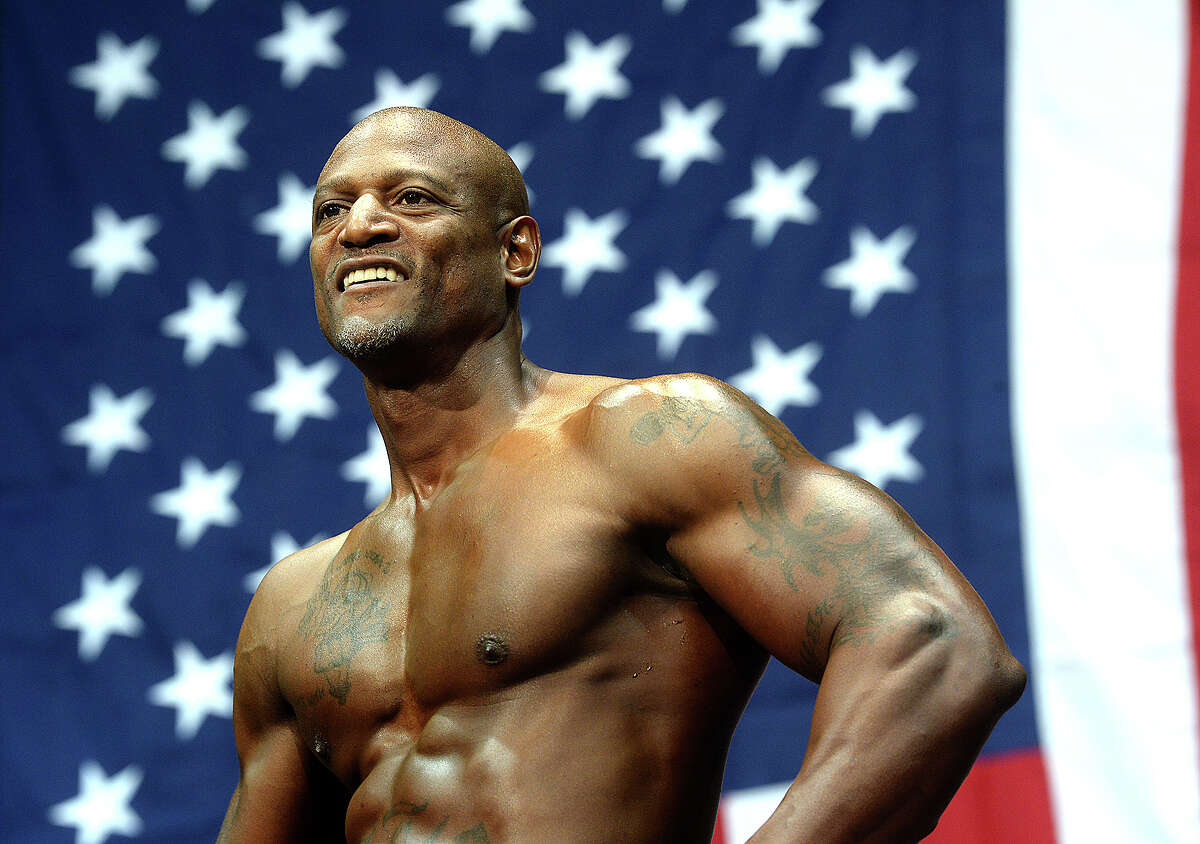 Photos: Bodybuilders show their strengths at Global Championships