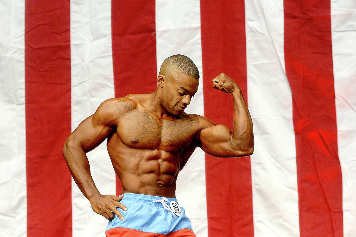 Photos: Bodybuilders show their strengths at Global Championships