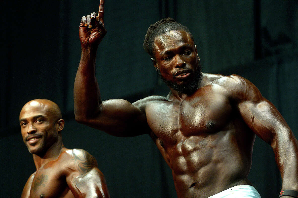 Photos: Bodybuilders show their strengths at Global Championships