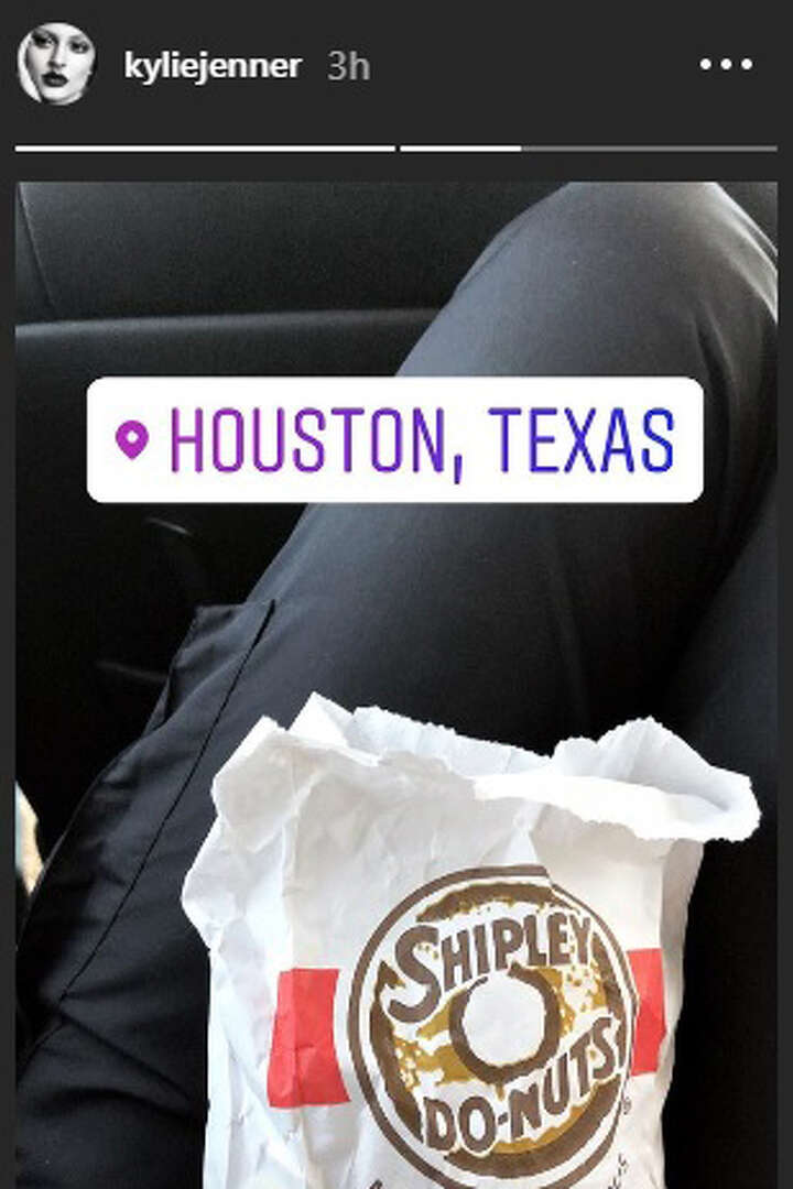 Video: Travis Scott surprises Houston fans with circus-themed ...