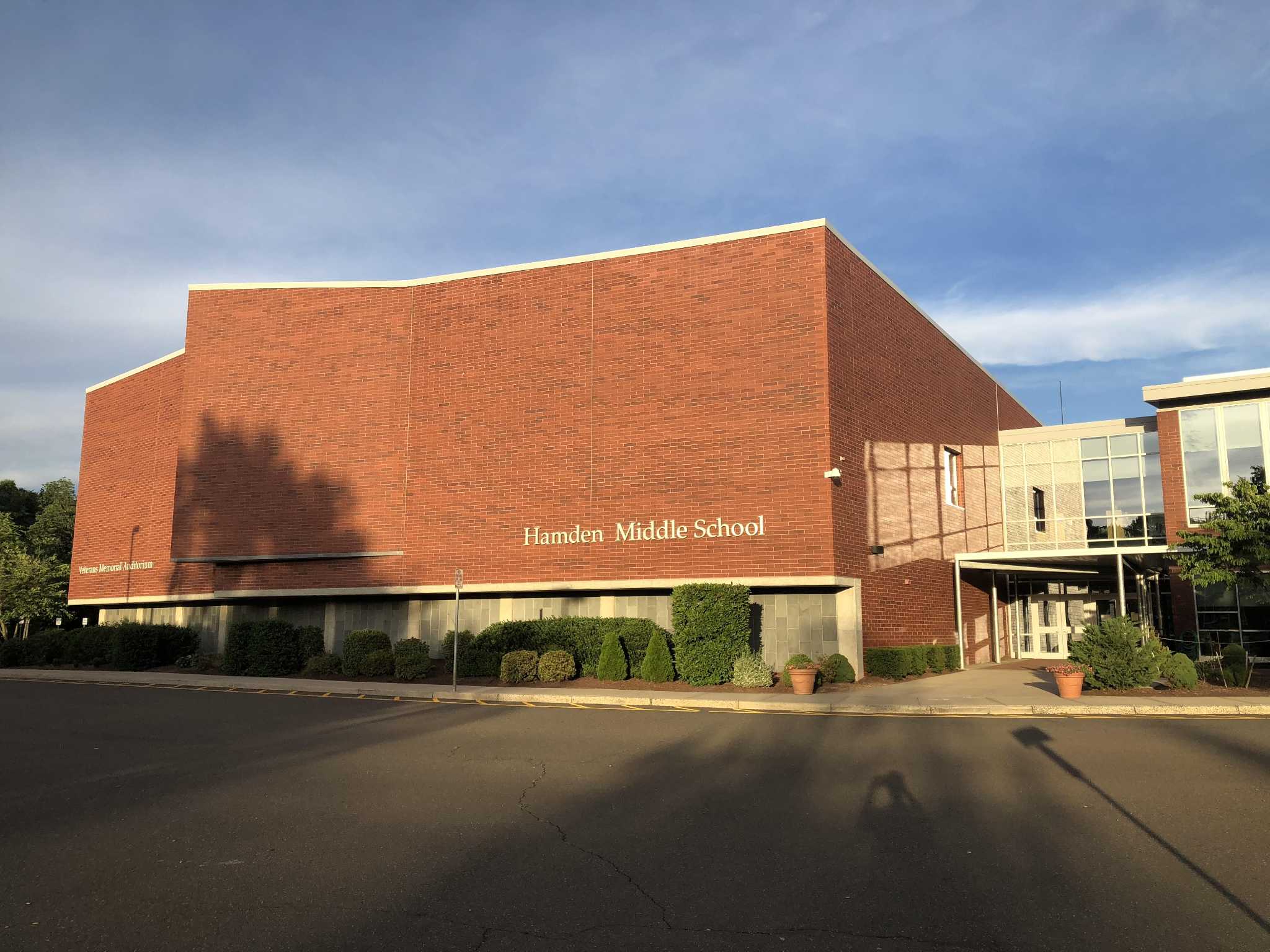 Hamden Middle School students to get new Chromebooks after state award