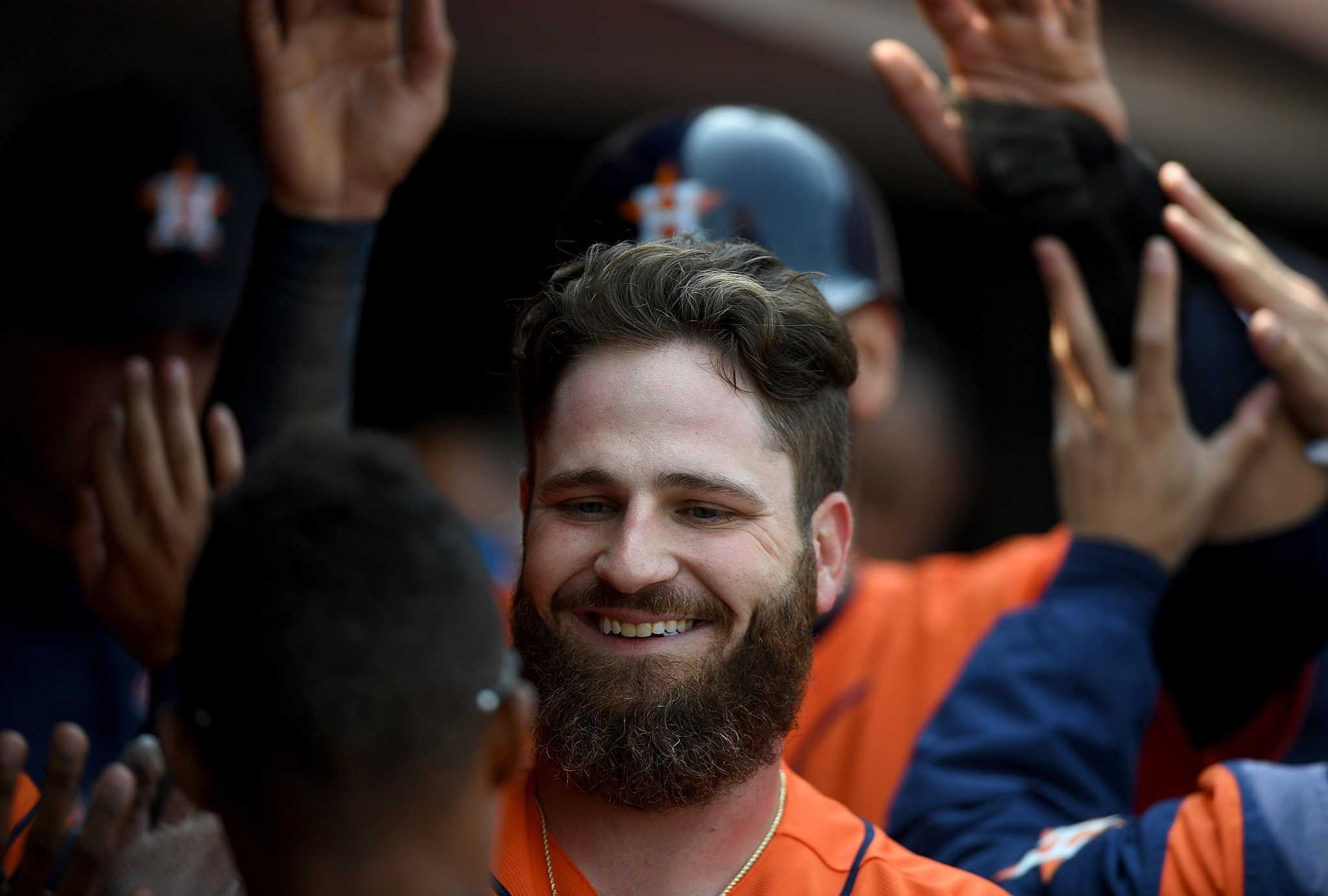 One Tyler White swing does it all as Astros top Giants 2-1