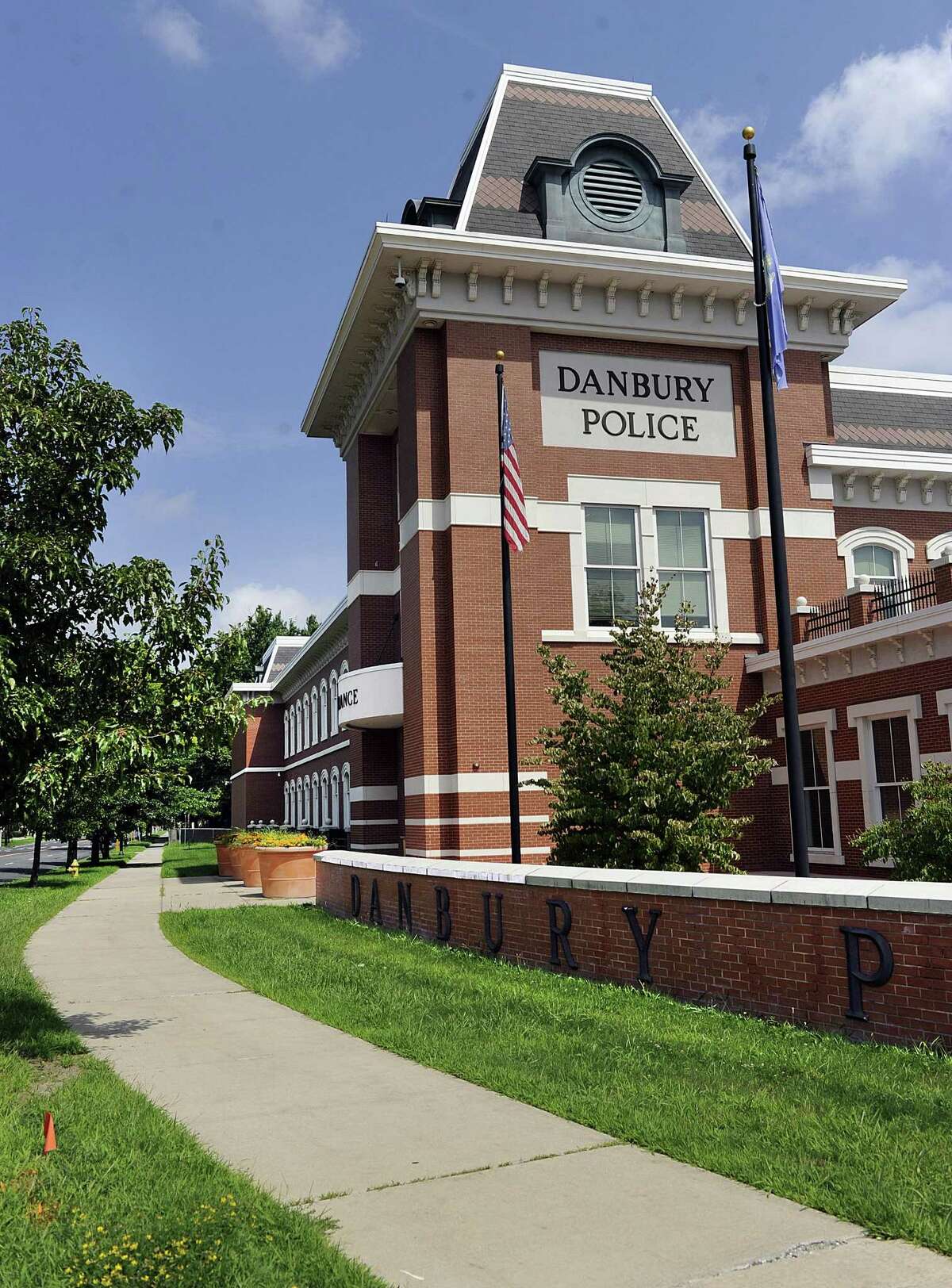 Black, Hispanic cops a minority on Danbury police force