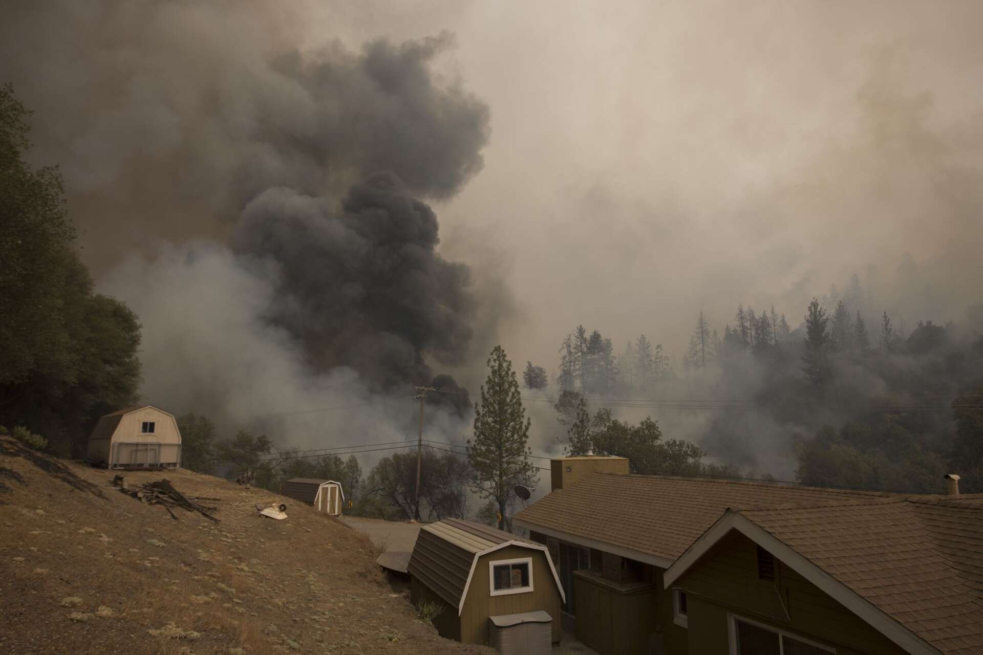 New wildfire north of Redding prompts evacuations, I-5 road closures