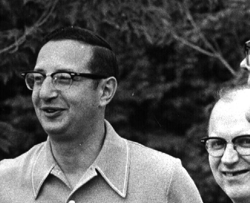Bob Danzig, who rose from poverty to Hearst leadership, dies at 85