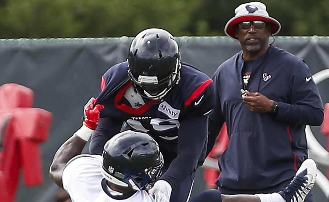Texans LB Josh Keyes thrills with huge hit, avoids helmet penalty