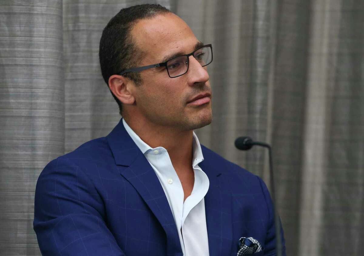 Ex-NFL player Christian Fauria faces community he offended with remarks