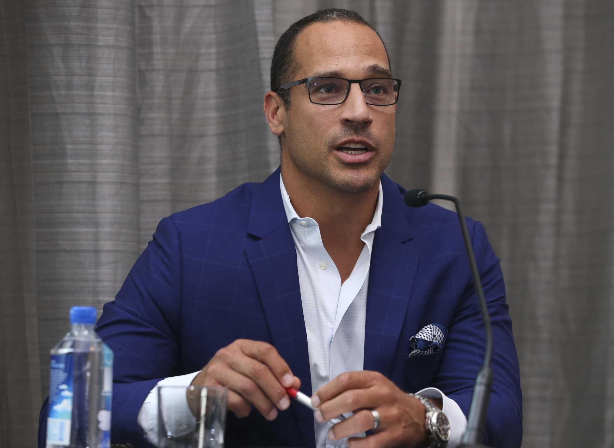 Ex-NFL player Christian Fauria faces community he offended with remarks
