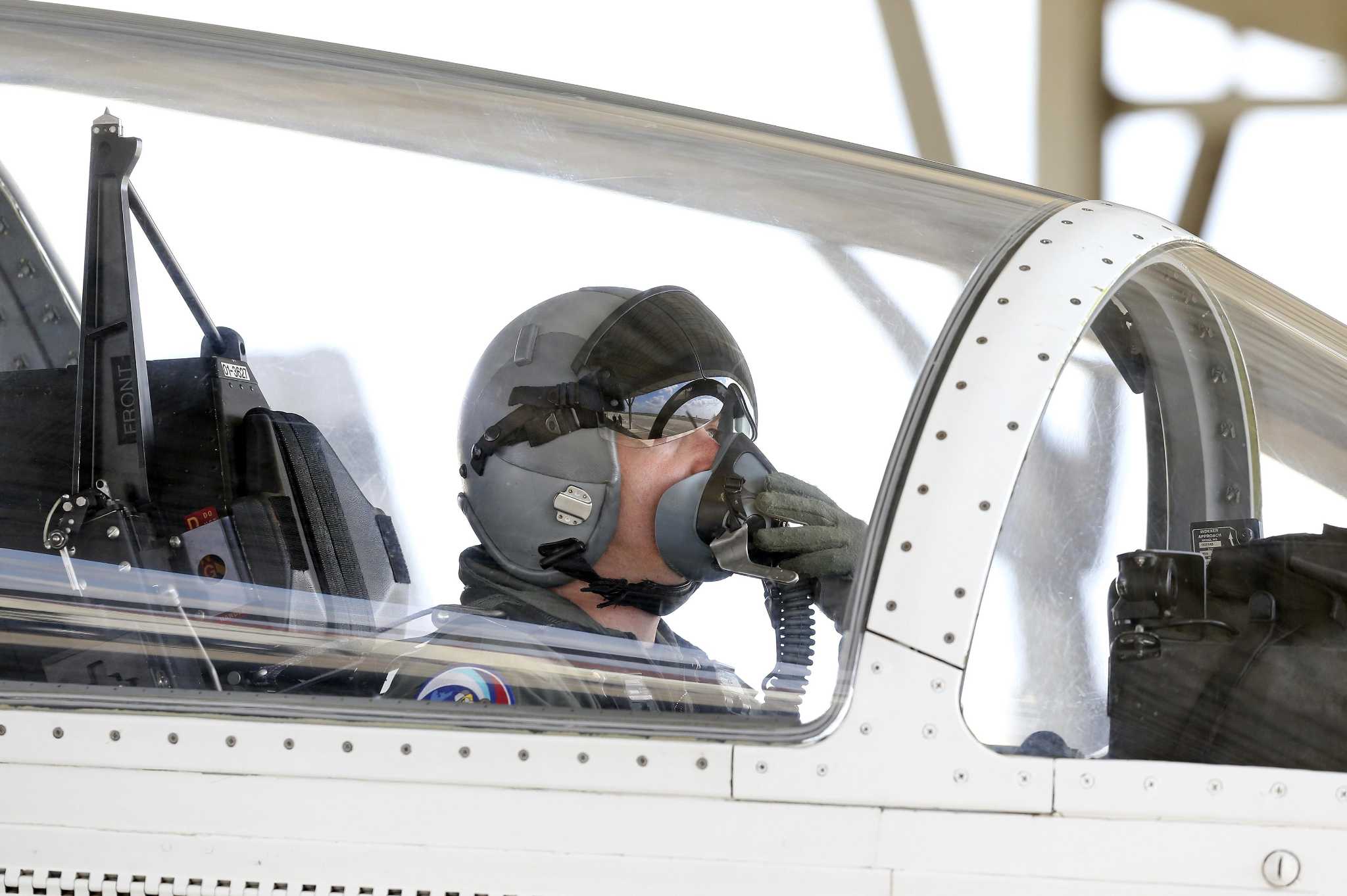 Pilots report more oxygen system woes, but Air Force says T-6A is safe ...