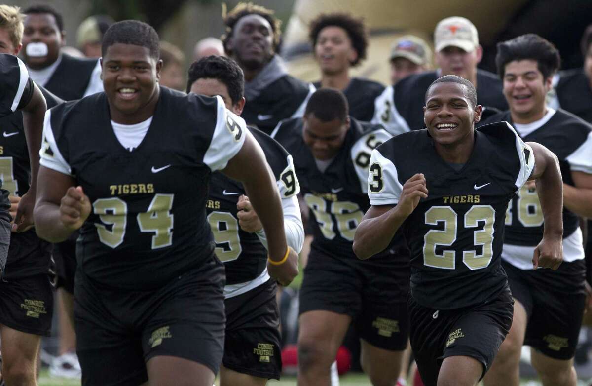 FOOTBALL: Conroe fans come out to Moorhead to Meet The Tigers