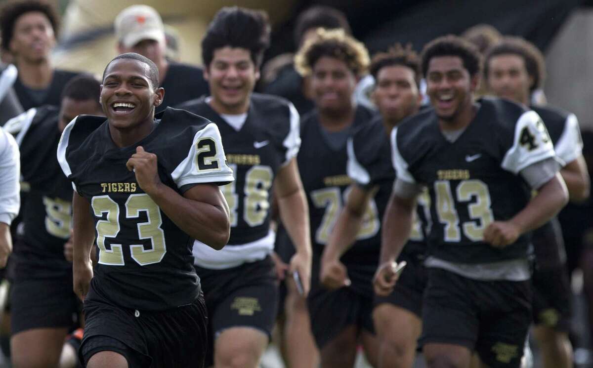 FOOTBALL: Conroe fans come out to Moorhead to Meet The Tigers