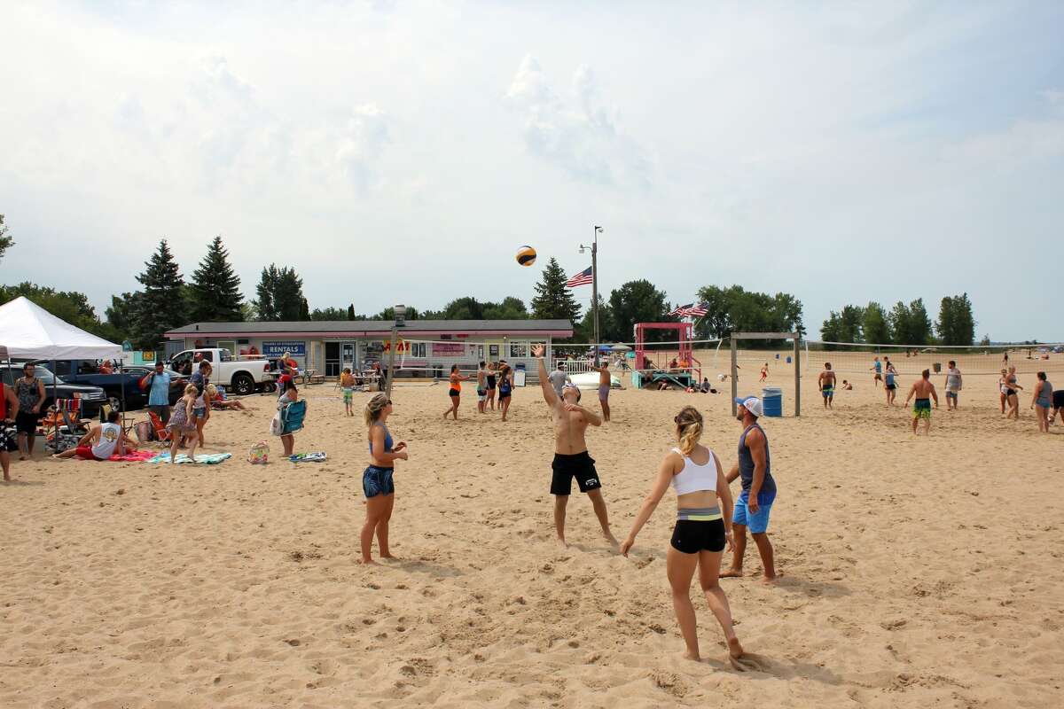 20th annual Cheeseburger in Caseville kicks off