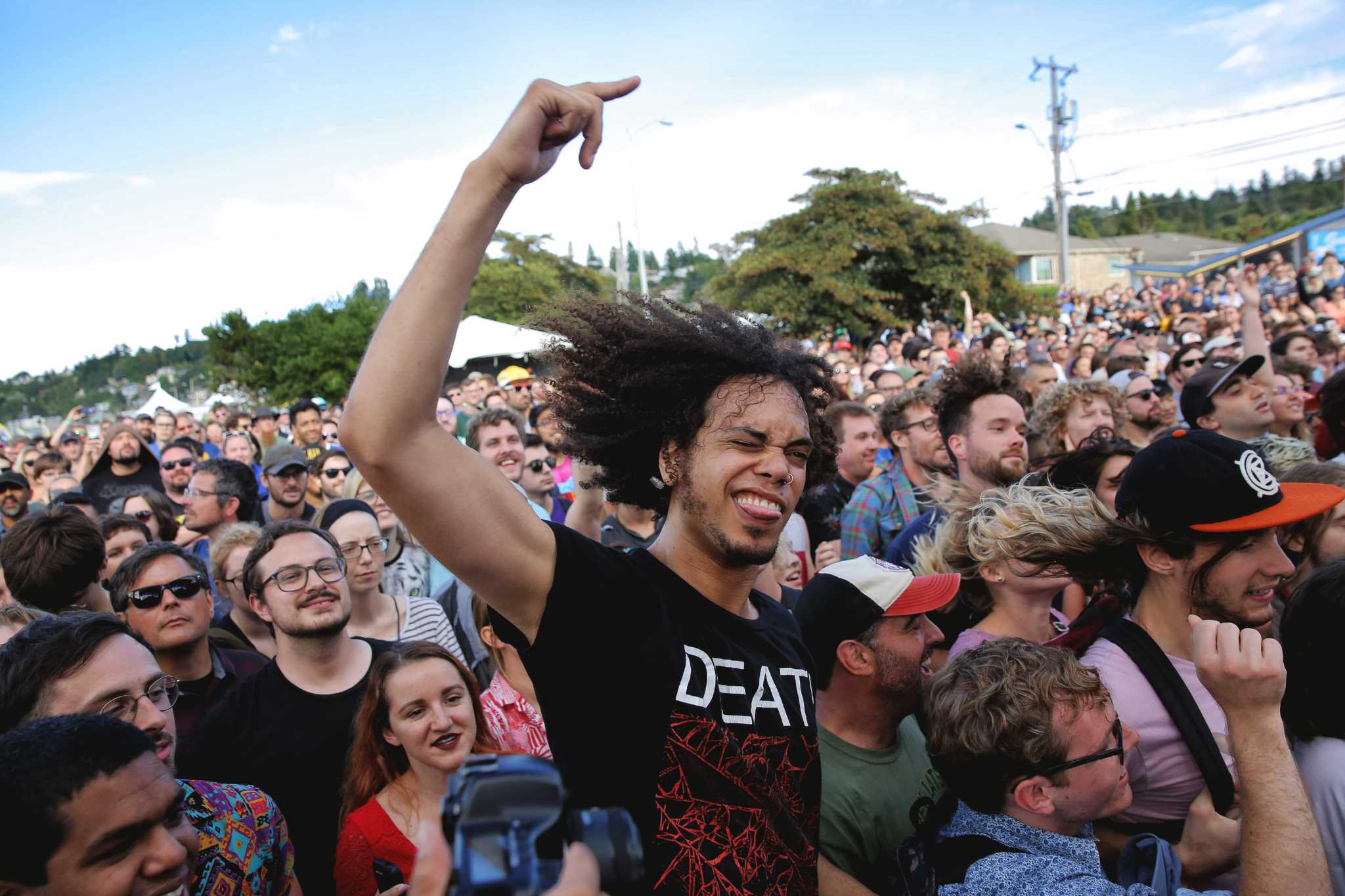 Sub Pop turns 30 with a beach party and thousands in attendance