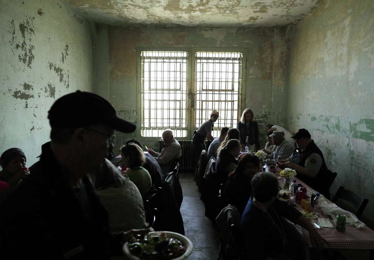 Alcatraz tradition ends for former prisoners, guards and their families