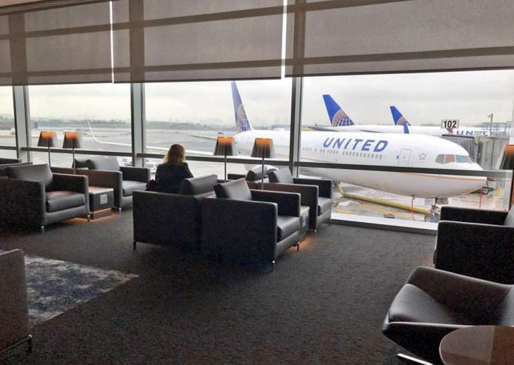 United Airlines woos companies with upgrades for employees