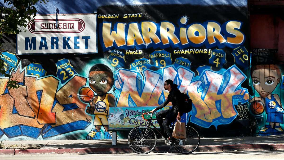 Interactive mural celebrates Dub Nation at Steph Curry's pop-up shop