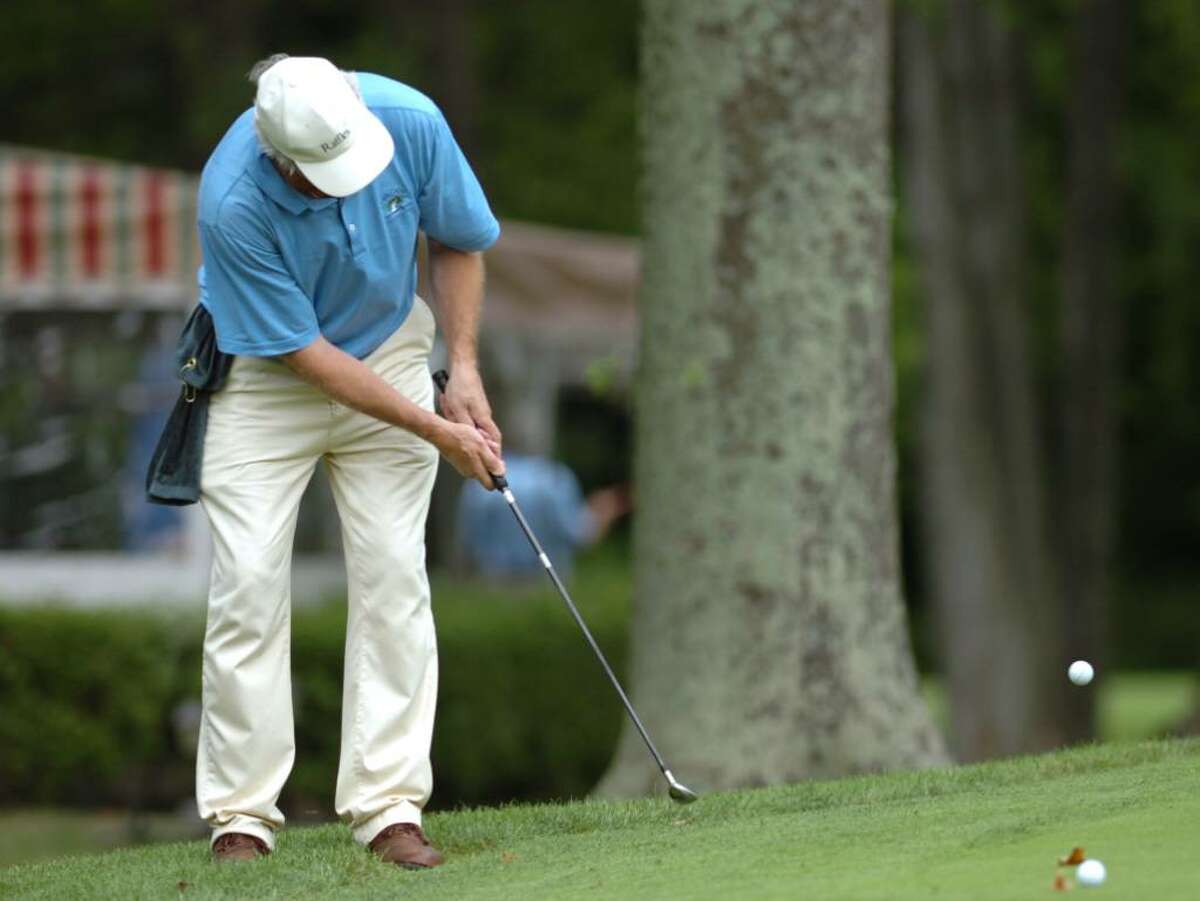 Hagegard's 68 leads Greenwich Town Golf Championship