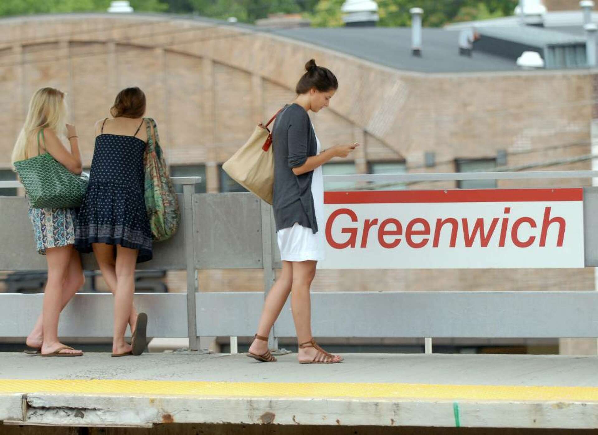 Downed wires stalled Metro-North train service for hours