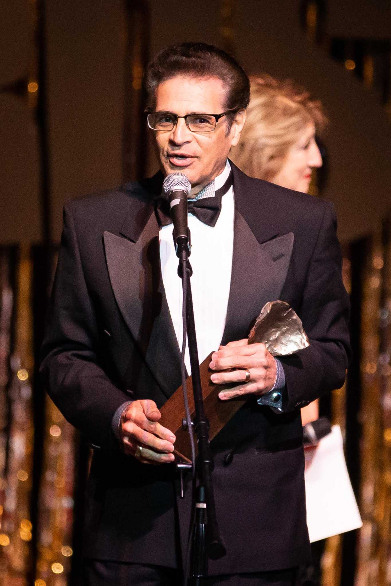 5 things to know about Manny Cafeo's final Conroe show 'Holiday Inn'