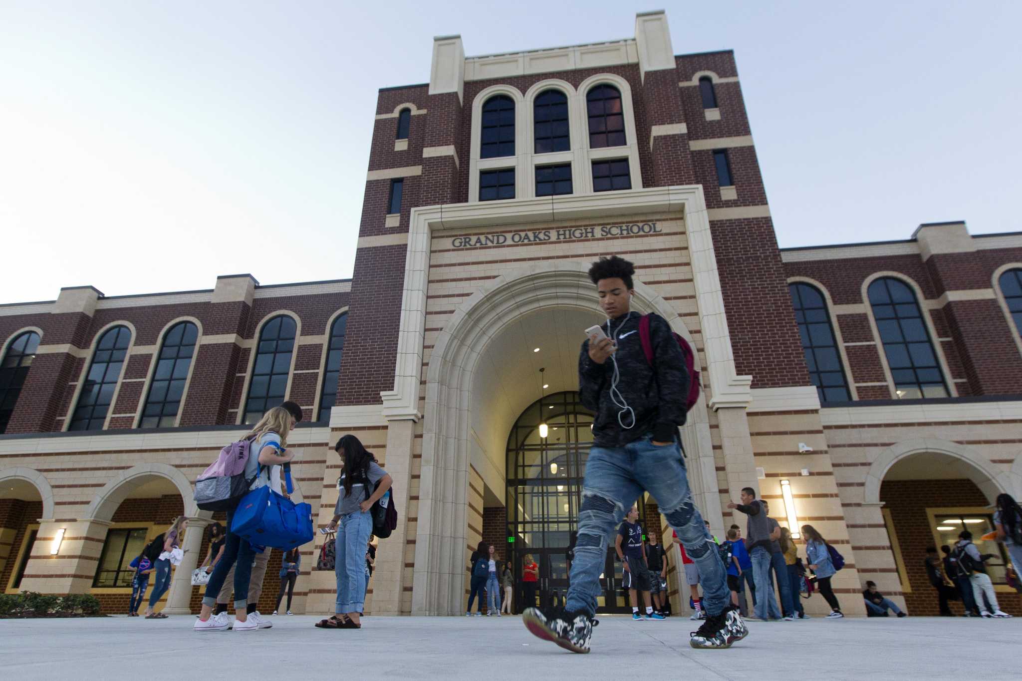 Students get warm welcome to new CISD campuses