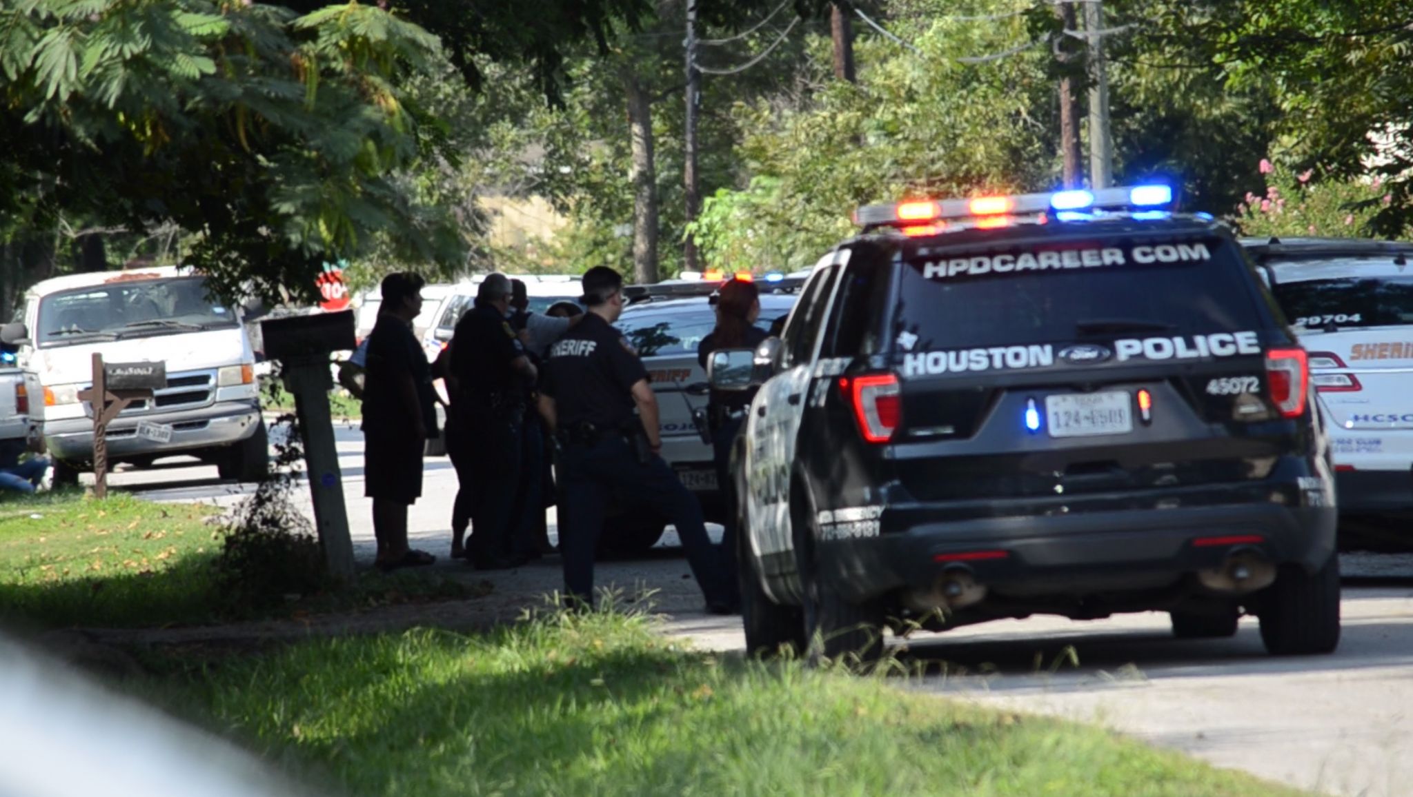 Gang members in custody after pursuit through northeast Houston, 1 ...