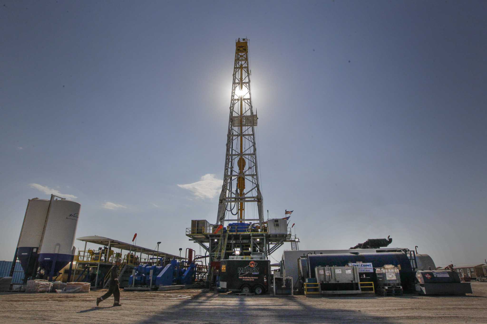 U.S. rig count sees another big dip amid shale struggles