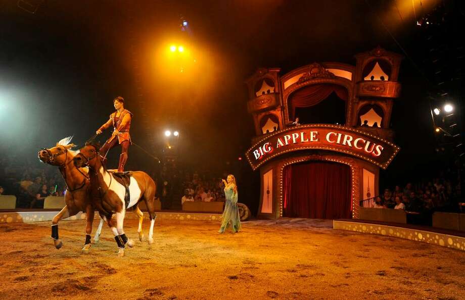 Send in the clowns: Big Apple circus opens - StamfordAdvocate
