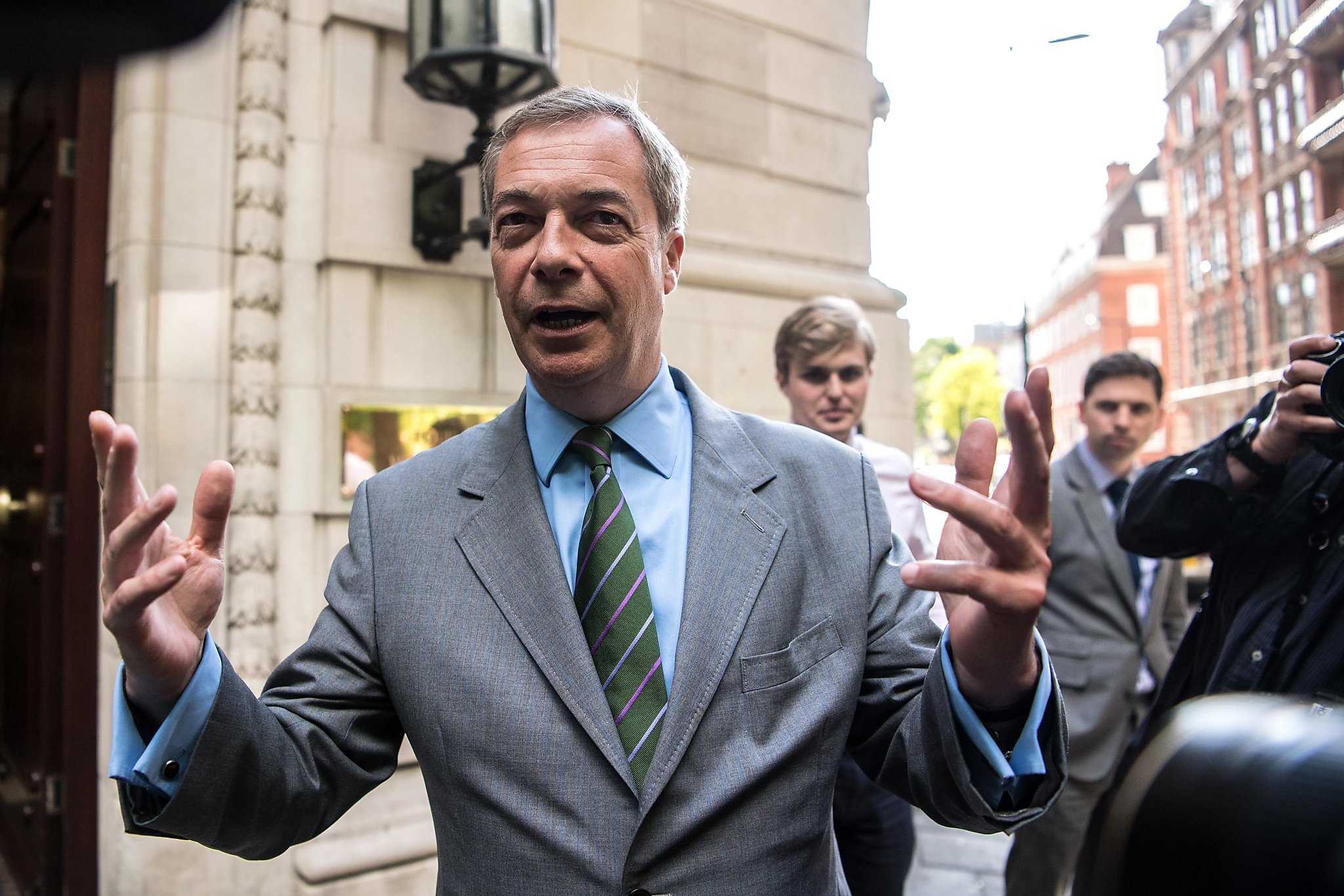 Right-wing leader in Britain slams Brexit ‘sellout’