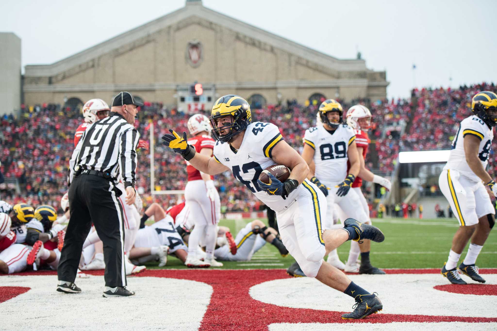 College Football: Mason enters sophomore season as Michigan’s starting ...