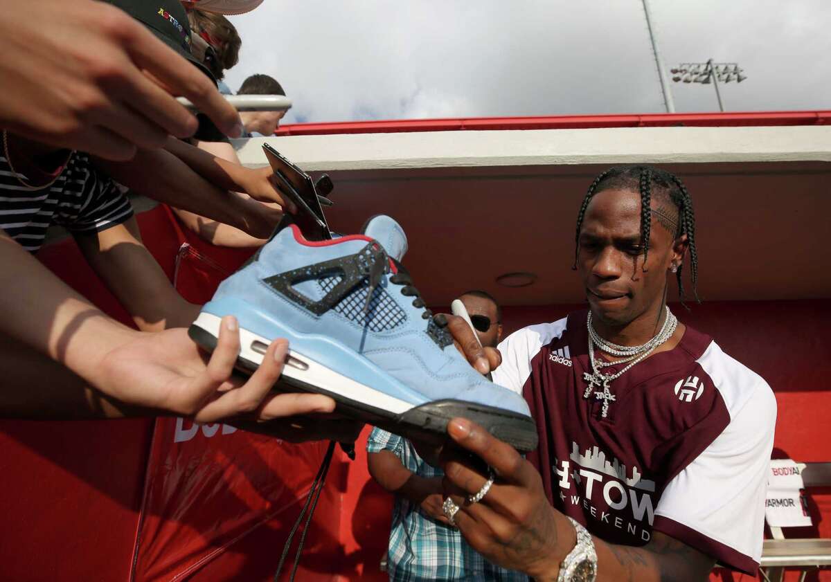 Video: Travis Scott surprises Houston fans with circus-themed ...
