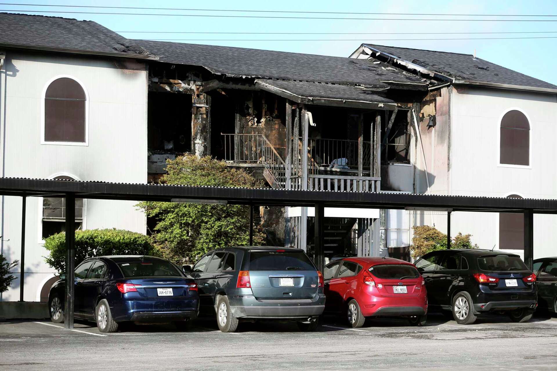 Residents describe chaos caused by fatal San Antonio apartment fire