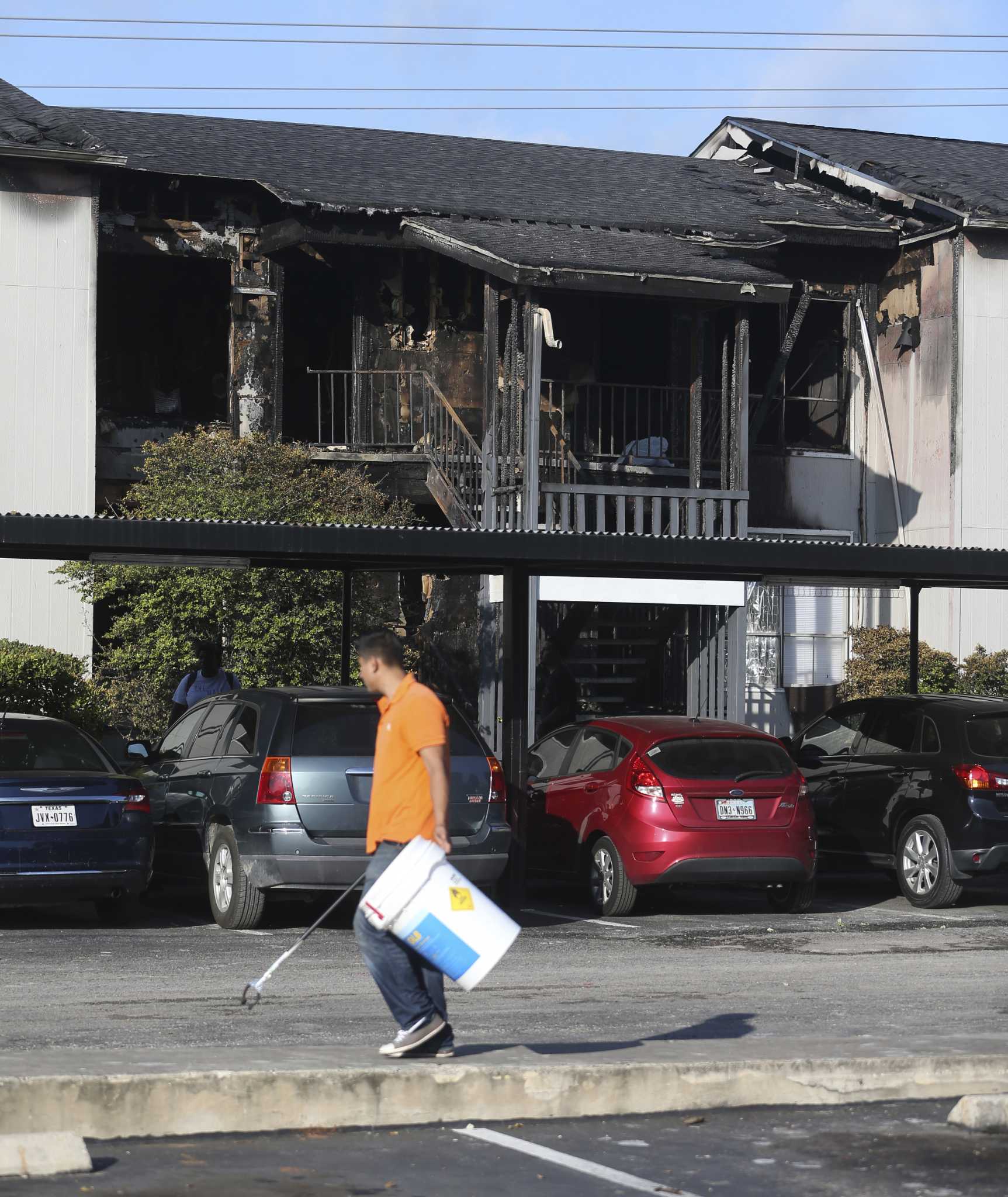 Residents describe chaos caused by fatal San Antonio apartment fire