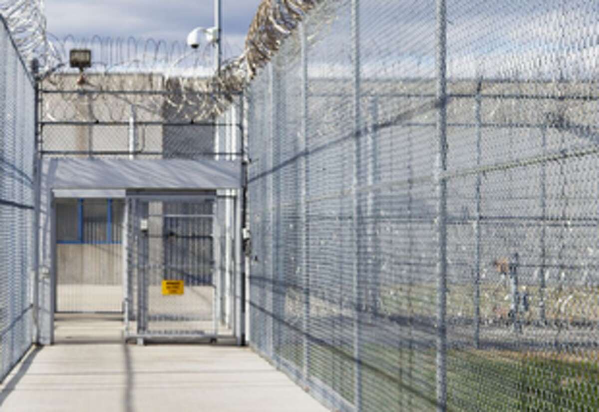 Texas prison guard resigns amid molestation probe