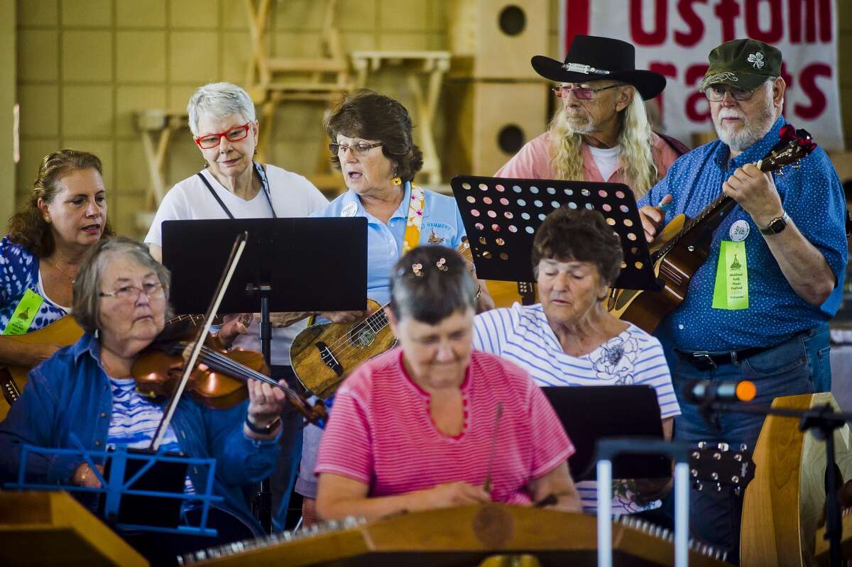 Open jam session during Midland Folk Music Festival - Aug. 23, 2018