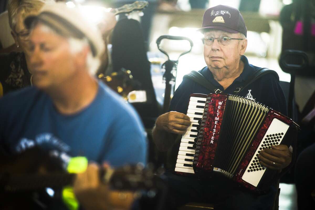 Open jam session during Midland Folk Music Festival - Aug. 23, 2018